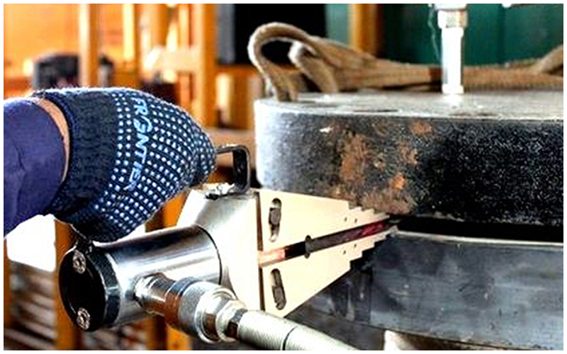 Hydraulic Flange Spreaders | Bolting Tools - POWERMASTER LTD